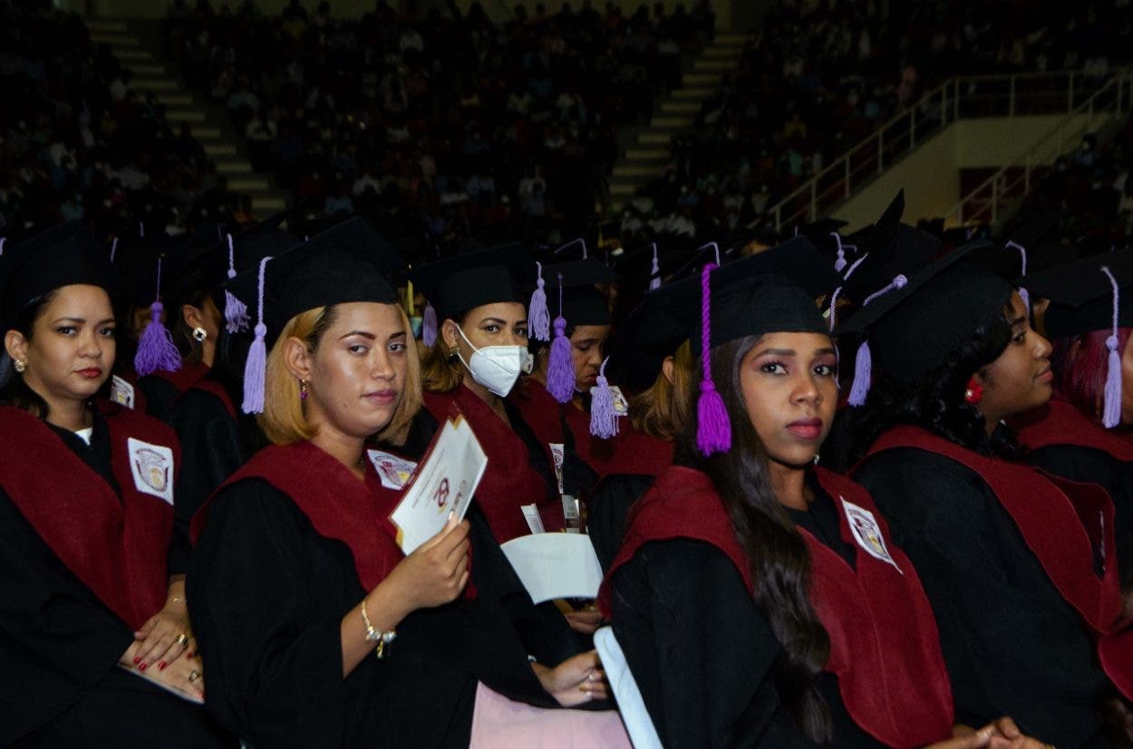1 230 Nuevos Profesionales Se Graduaron En Unev