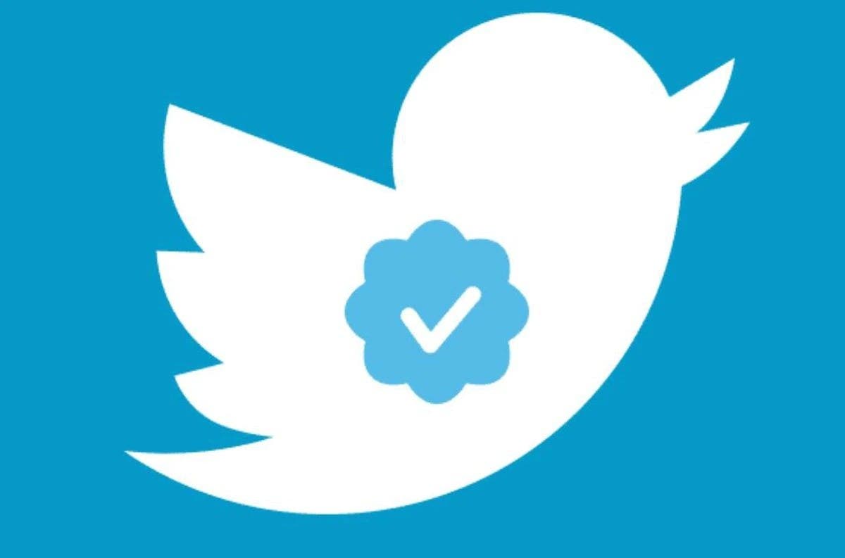 Twitter anuncia suscripción mensual con marca azul de cotejo