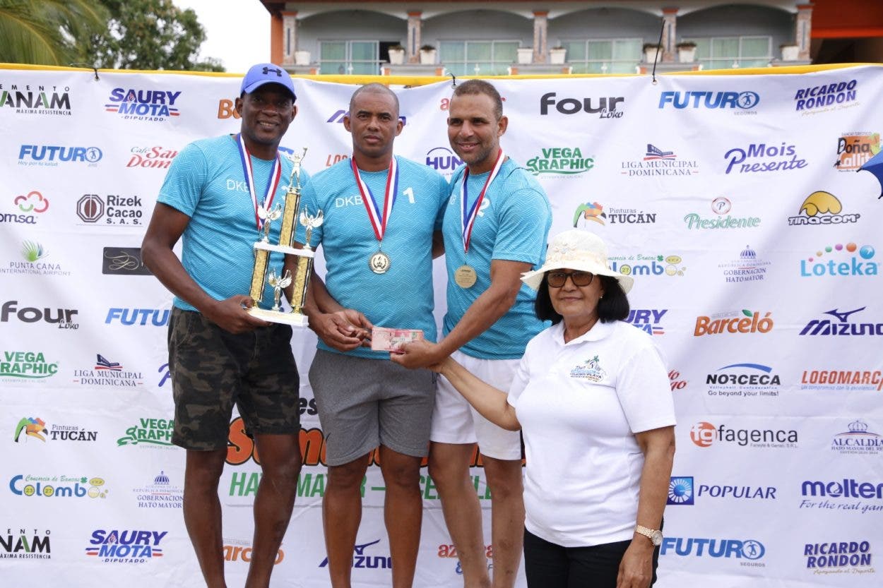 Ganadores en voleibol playero Hato Mayor