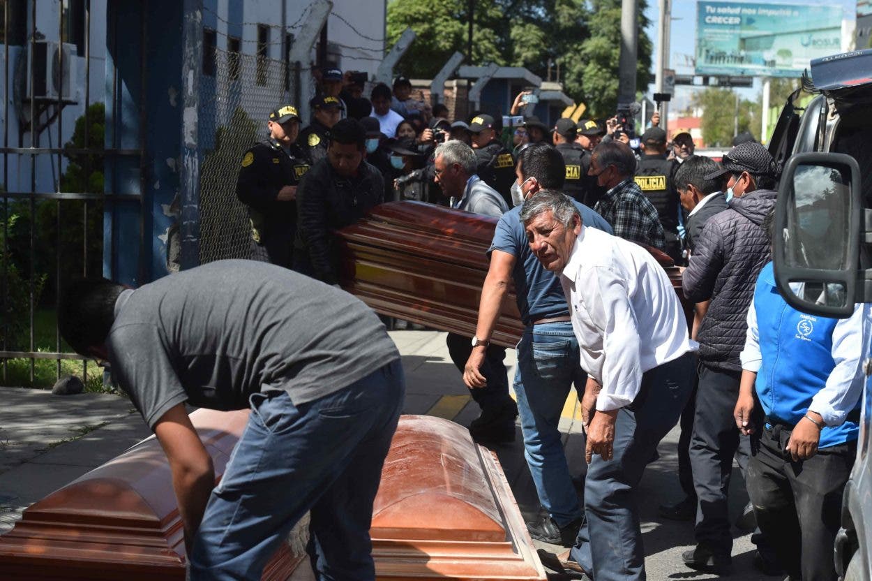 Perú recupera los cuerpos de 27 muertos en la peor tragedia minera ...