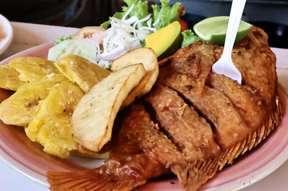 Pescado frito: Tradición de Boca Chica