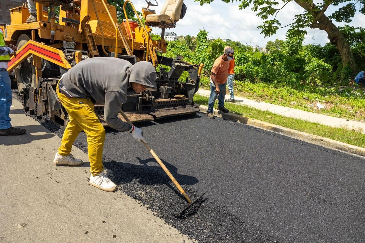 MOPC construye obras en Santo Domingo Norte