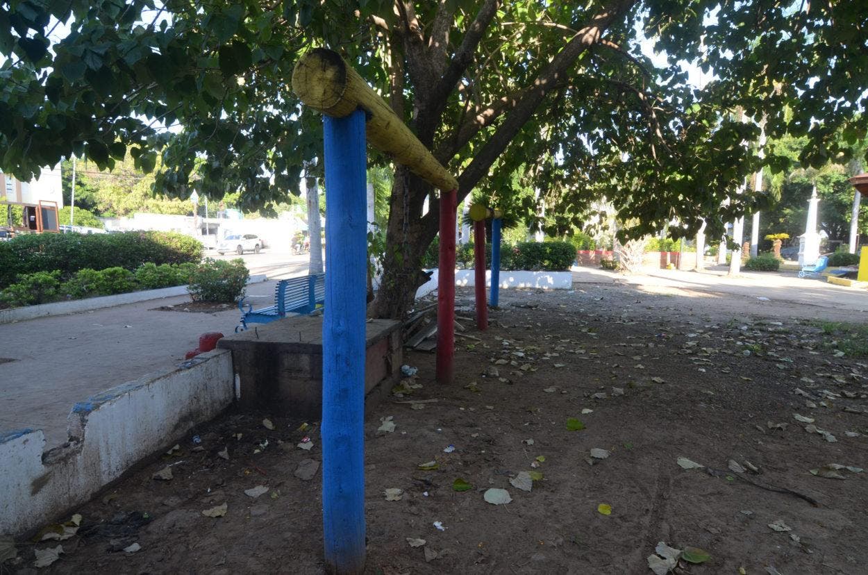 Parque Dajabón: Sucio, deteriorado, abandonado, ruinoso, convertido en ...