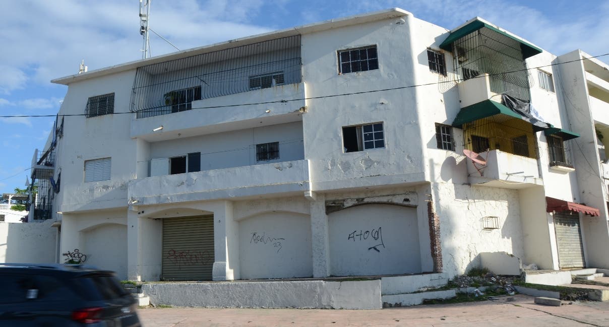 Viviendas abandonadas manchan imagen malecón de Santo Domingo