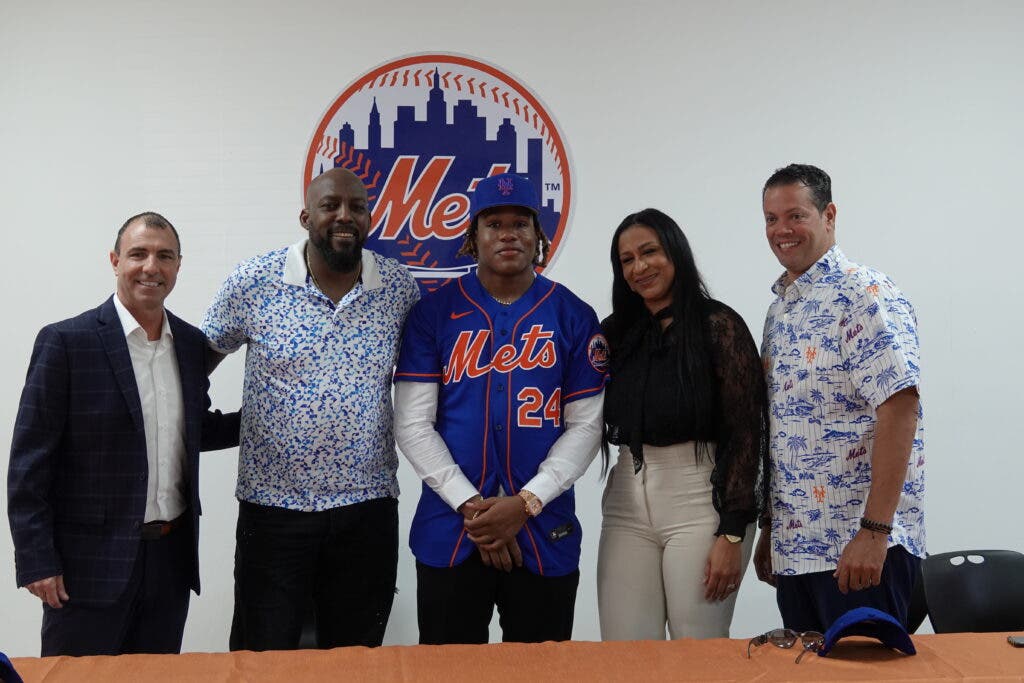 Mets de Nueva York firman 20 prospectos