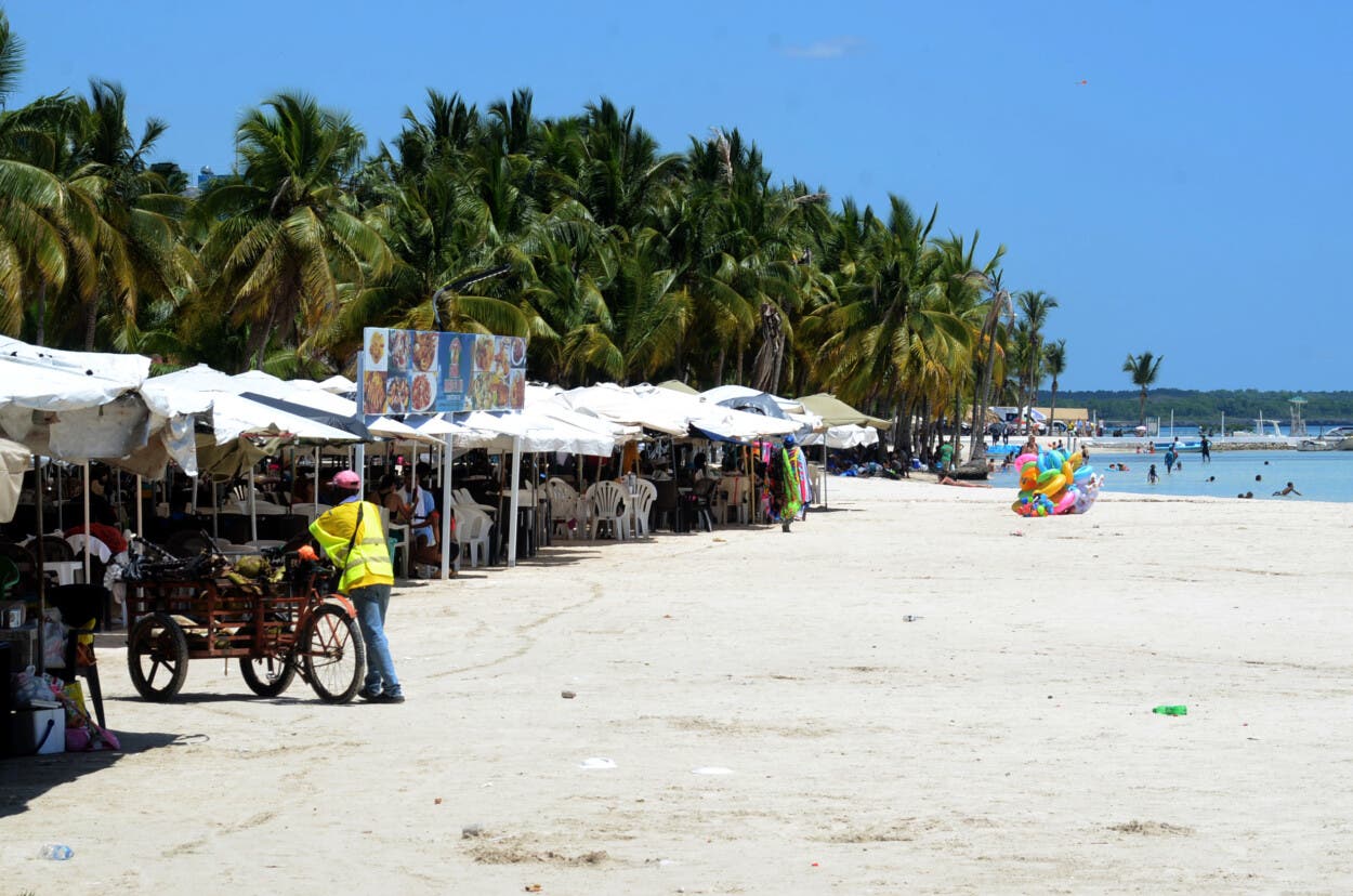 Boca Chica, a 30 minutos de la capital, se ha convertido en el resort ...