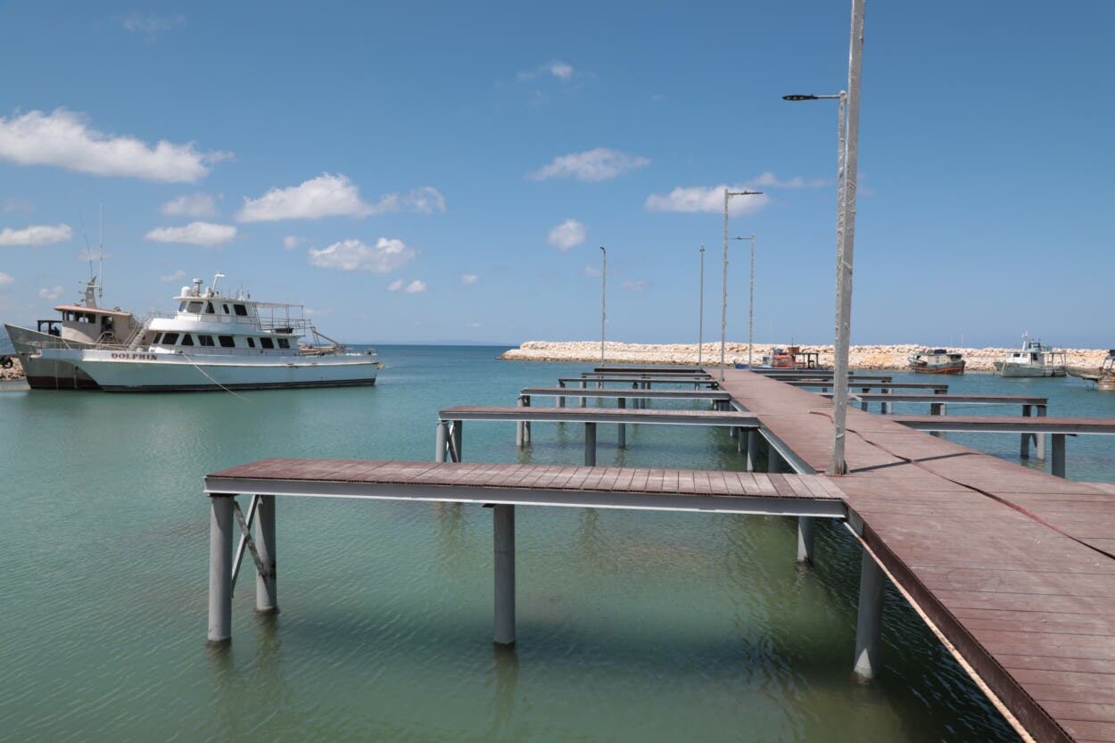 Abinader inaugura muelles pesqueros de Río San Juan y Cabrera