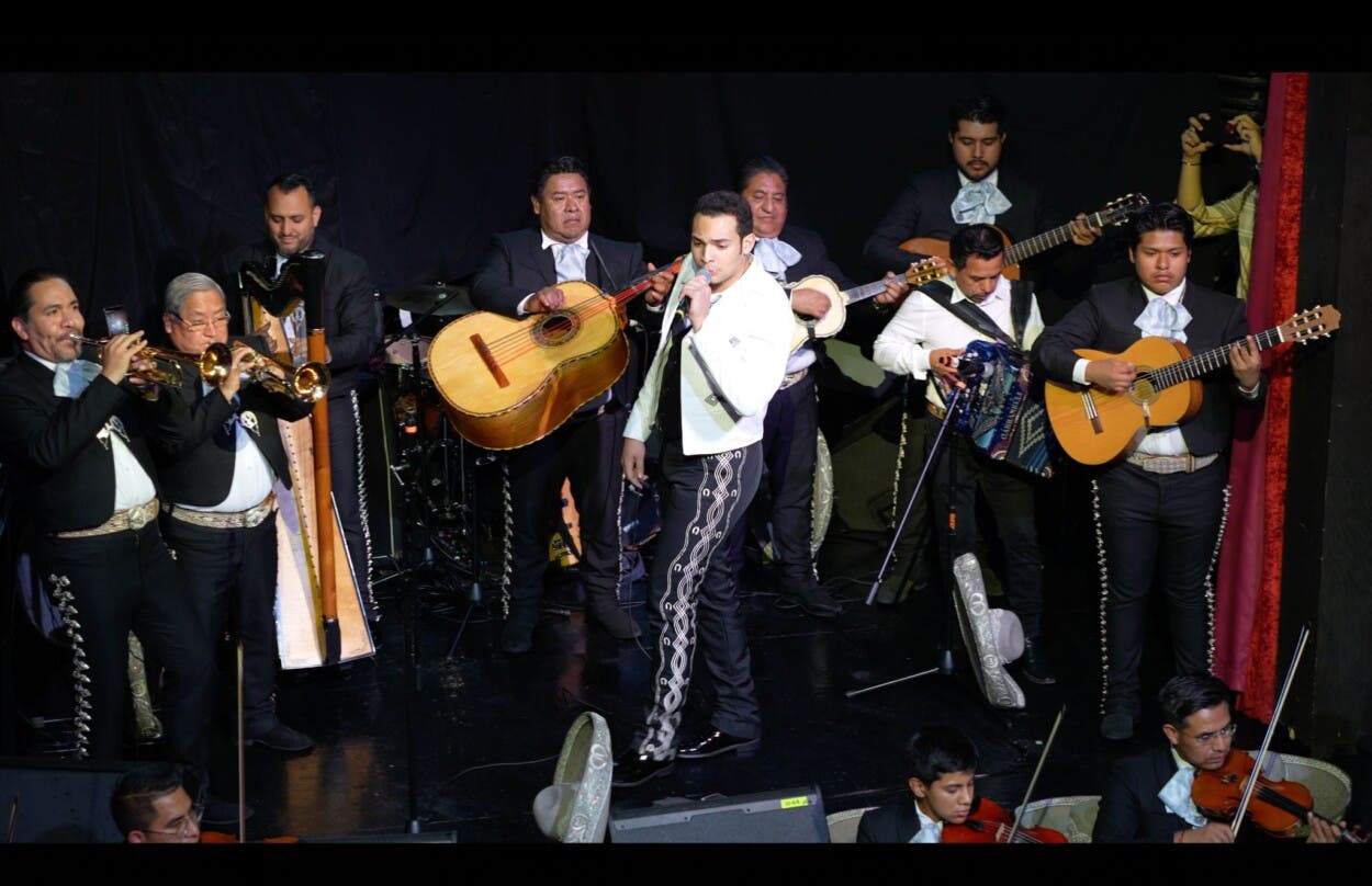 En solo dos meses, Christian Collado conquista escenarios y gana premio ...